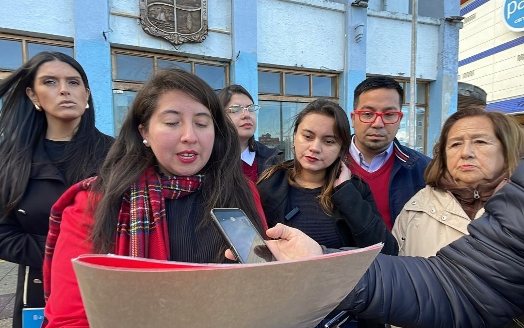 Concejales de Puerto Montt piden explicaciones al alcalde Wainraihgt por caso sumariados en ...